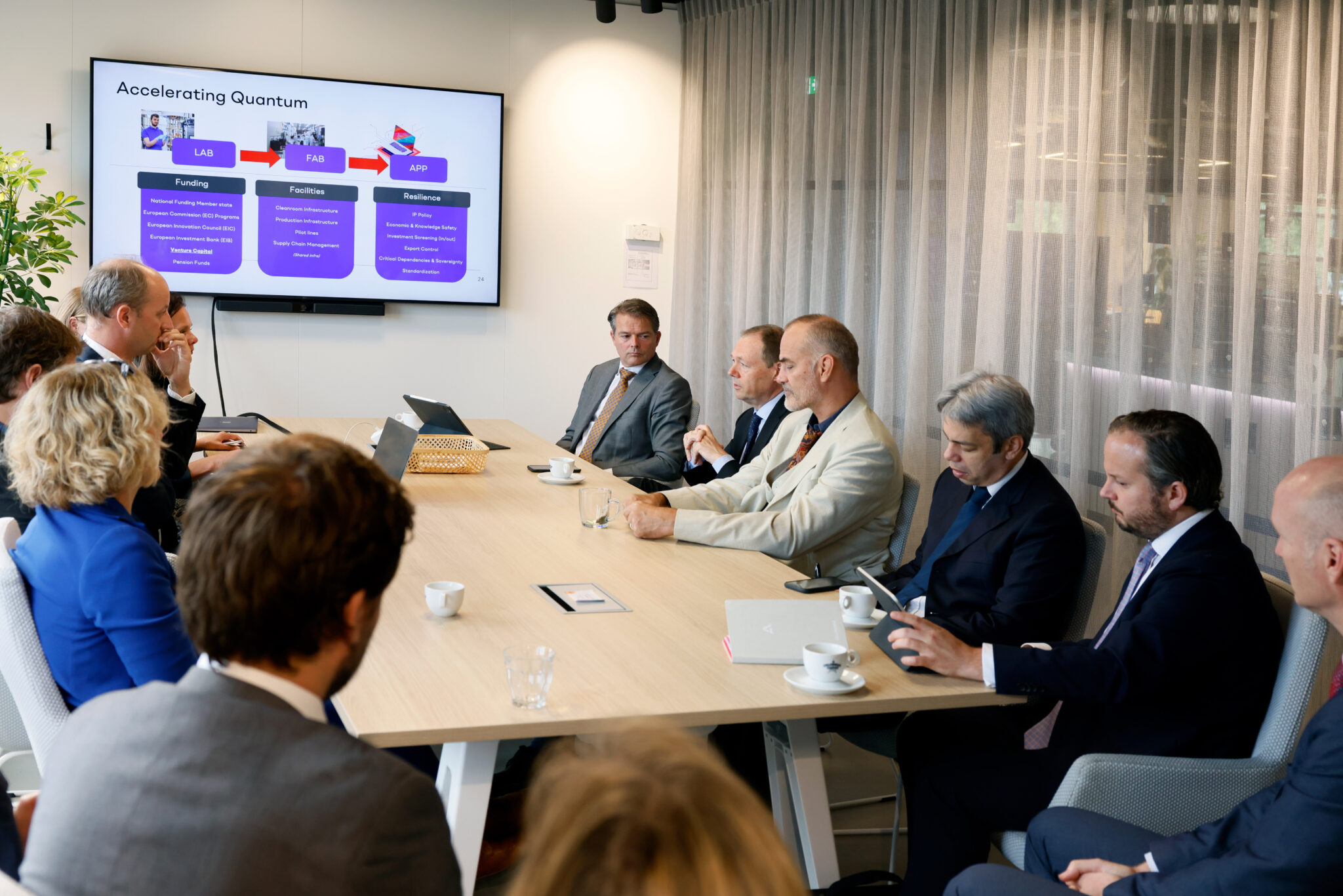 DG Roberto Viola visits QIA partners in Delft - Quantum Internet Alliance